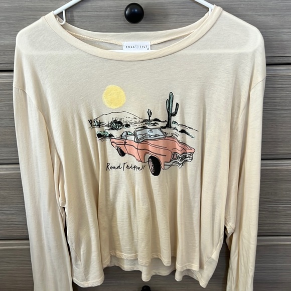 Full Tilt | Tops | Full Tilt Graphic Long Sleeve | Poshmark